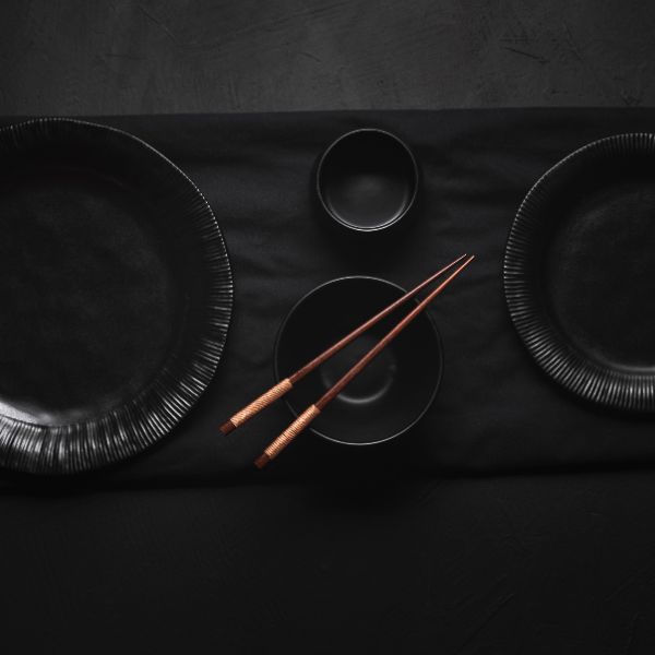 Use Black Tableware And Leave A Lasting Impression